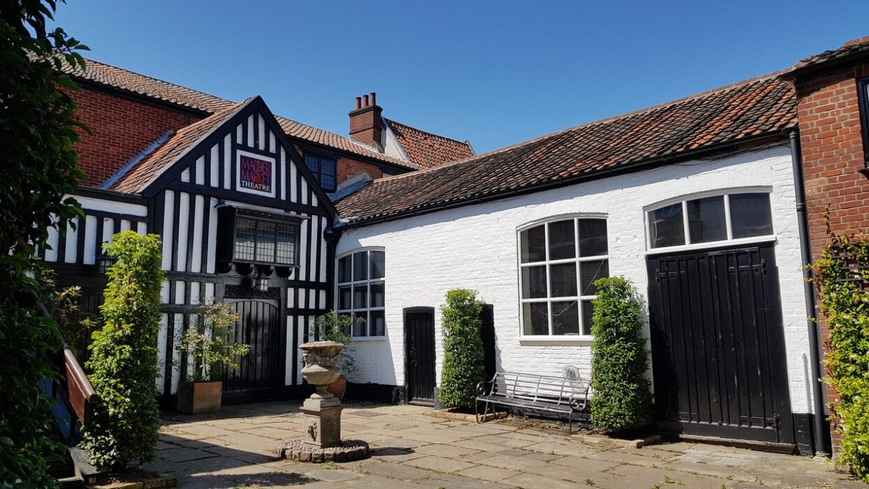 Your Guide to Walking Tours in Norwich - Visit Norwich
